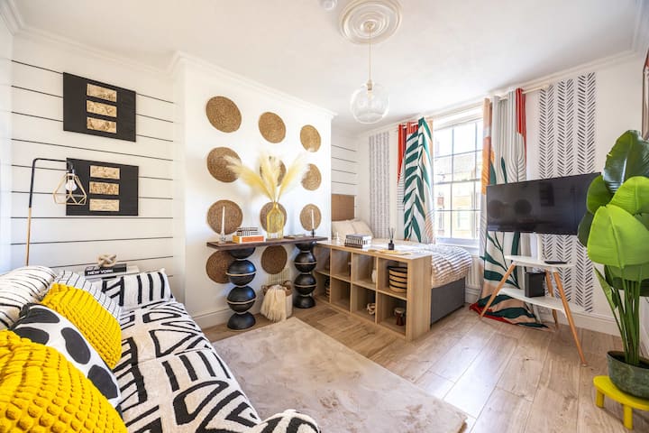 Docks Flat | Sleeps 3 · Quays · Parking Covered - Gloucester, UK