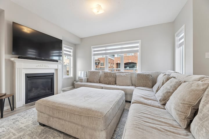 The Devineridge Executive House - Ajax