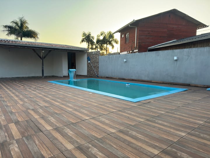 Casa Temporada 5 Quartos 4 Banheiros E Piscina - Joinville, Brazil