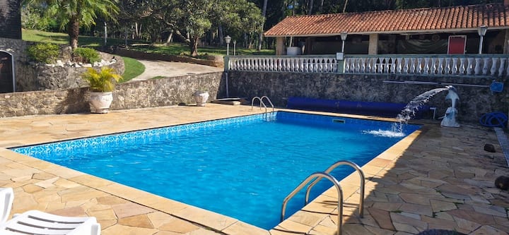 Casa De Campo Em São Roque.
5 Min. Rota Do Vinho - Ibiúna