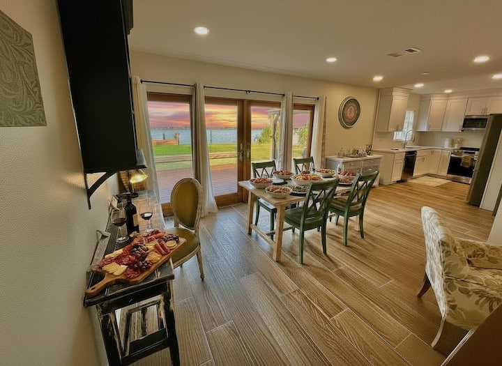 3br Getaway| Waterfront Charm |Grill & John’s Pass - Treasure Island, FL