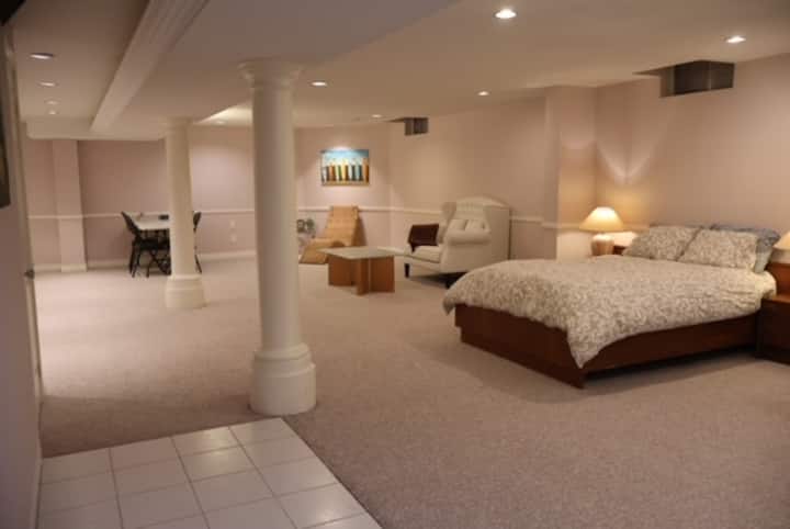 Entire Place With Two Queen Beds+bathroom+kitchen - Markham, Canada