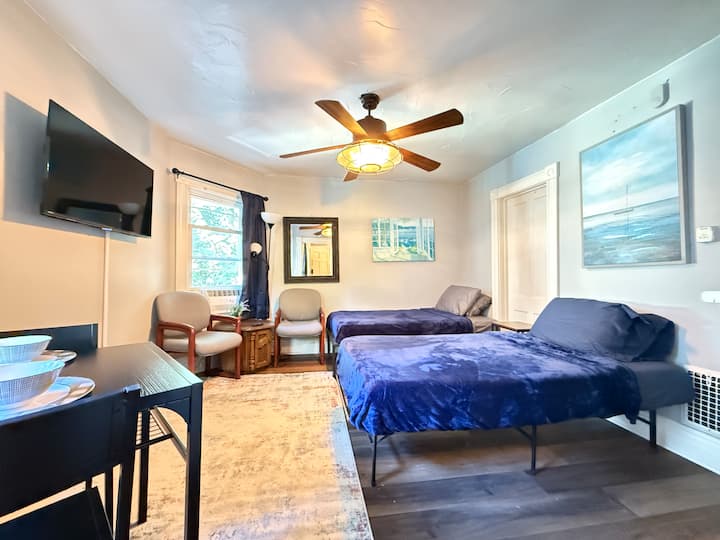 Chic & Cozy Roc-studio - Modern Stay Near Dt - Rochester, NY