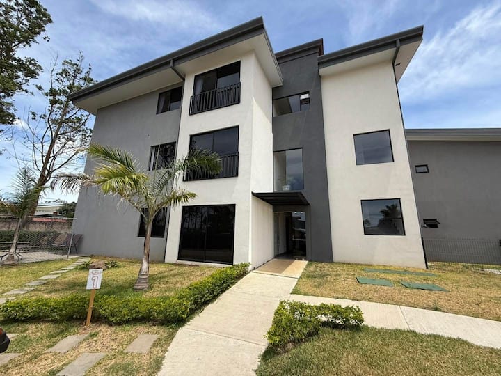 Tropical Sunshine - Alajuela