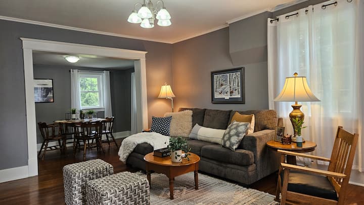 Charming 1840s Cottage Stay, Fort Madison Legacy - Walley World, Fort Madison