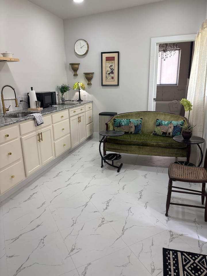 Green Studio Apt Detached From House - DeLand, FL