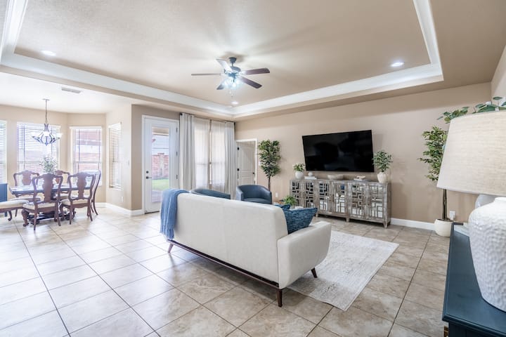 Haven Under The Sun | Family & Business Stay - Midland, TX