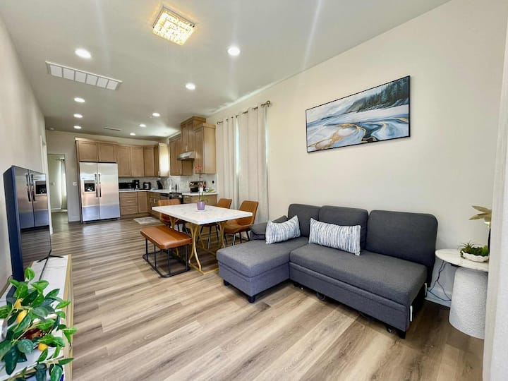 Brand New 3bd/2bath, 8' To Disneyland - Anaheim, CA