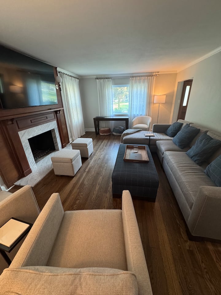 Fully Renovated 4 Bedroom Home - 1 Mile To Nd - Notre Dame, IN