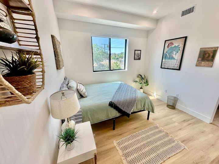 Tranquil Beach Room - Los Angeles, CA