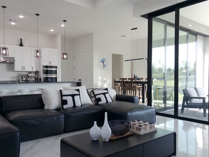 Modern Canalfront Escape In Port Charlotte Florida - North Port, FL