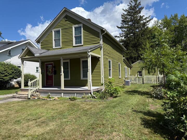 Cozy Clean Historical Home Walk To Coe Lake, Berea - Columbia, OH