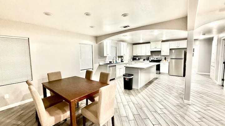 Lrg 1600sqft 4room 2 Bath In A Quiet Neighborhood - Bakersfield, CA