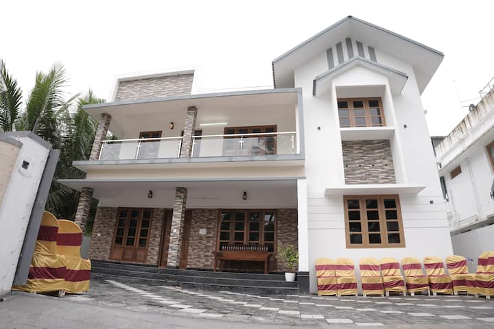 Elenjickal - 4bhk Nature Retreat Near Punnamada - Alappuzha