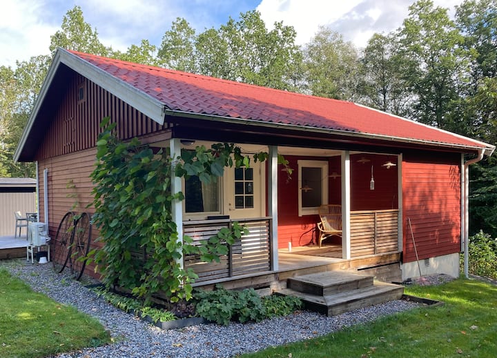 Röda Stugan Vid Skog & äNg - Båstad