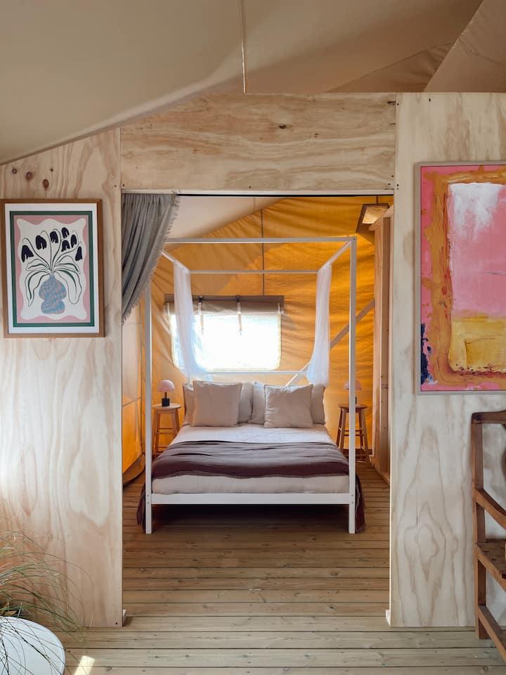 Glamping Safari Tents With Stables, Bar, Hot Tub - New Forest