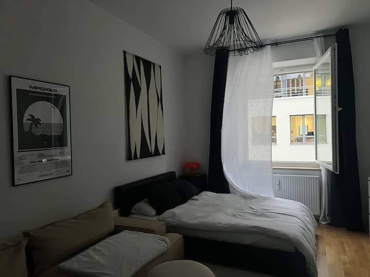 Chic Modern City Apartment With Balcony - Munich
