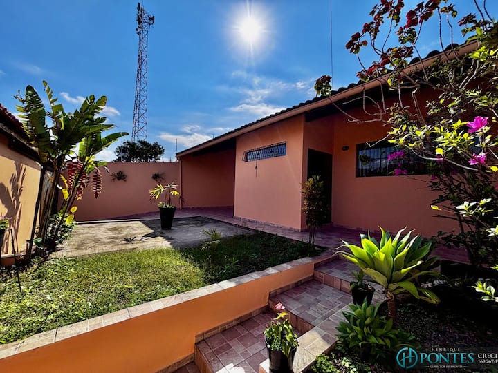 Casa Térrea Espaçosa Para Até 8 Pessoas - Peruíbe - Peruíbe