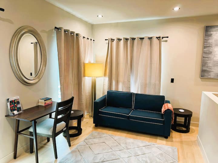 Stylish 5br Haven Near Broadway Theater District - Los Angeles, CA