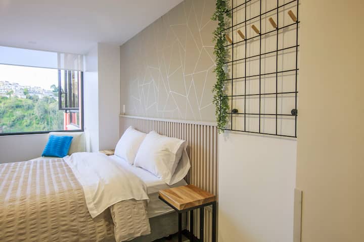 Modern Studio: Explore Quito + Work Remotely - Quito