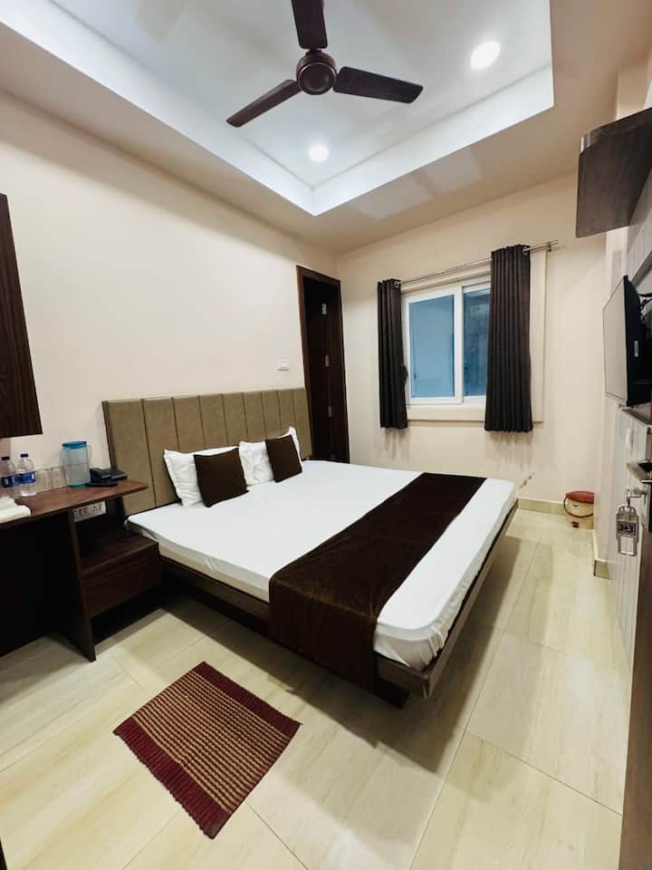 Vimoksha Residence I 5 Rooms I Kashi Vishwanath - Varanasi