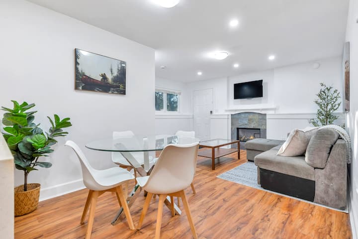 Walk To Edgemont Village | 2br Suite - West Vancouver