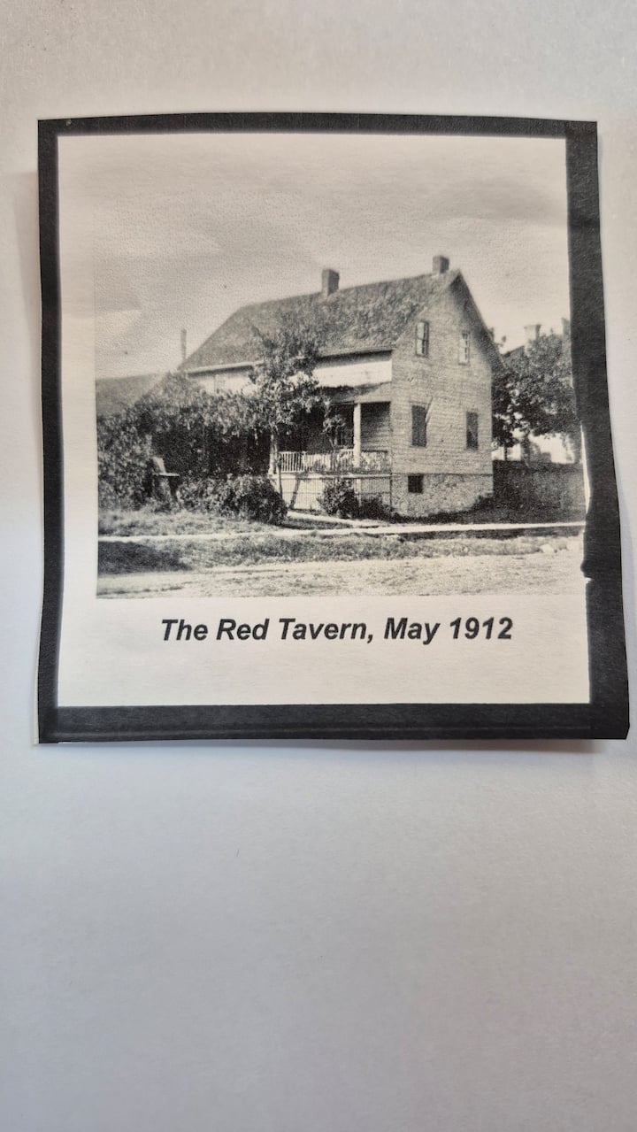 The Red Tavern Air Bnb - Napanee