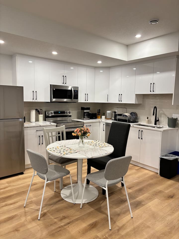New Private Suite | Free Parking | Near Downtown - Calgary