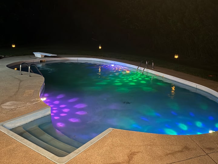 Big House With Pool 5 Minute Ride From Notre Dame. - South Bend, IN