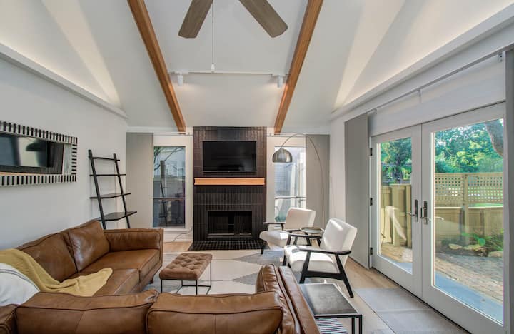 Renovated + Patios + Community Pool - Houston, TX