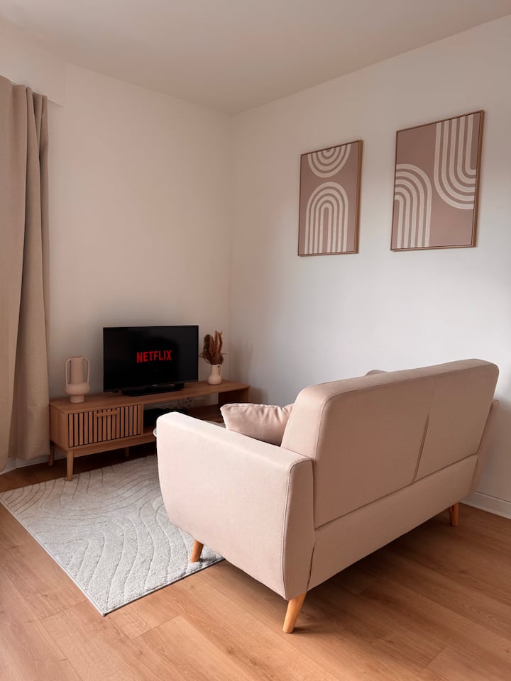 Chaleureux Moderne Balcon, Centre-ville + Parking - Brive-la-Gaillarde