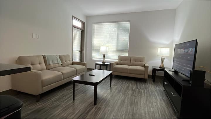 Fully Furnished 1br San Diego W/ Wi-fi • Parking - San Diego, CA