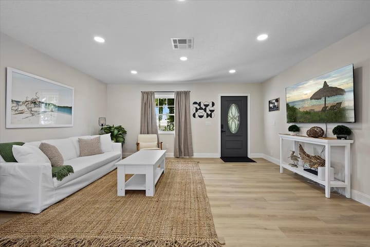 Sea Haven | Poolside Paradise Near Beach - Jensen Beach, FL