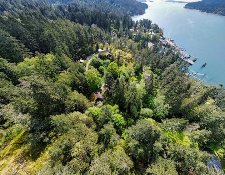 Three Moon Farm Cottage - Salt Spring Island
