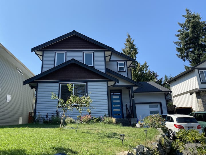 Modern Oceanview Forest Retreat - Fire Pit & Patio - Nanaimo