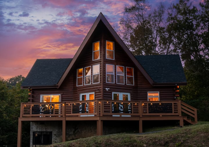 Charming Mountain Dream & Primelocation | Sleeps 8 - Sevierville, TN