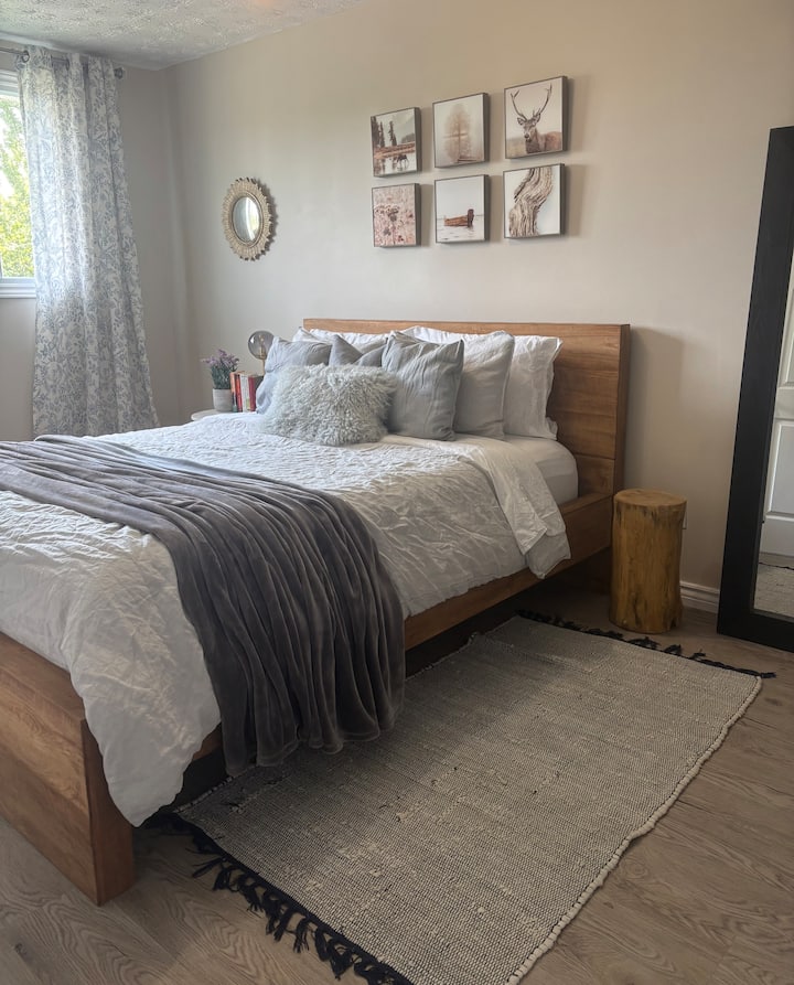 Private Room. Partially Shared Home. - Elliot Lake