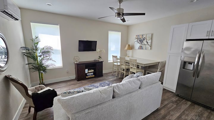 Sunset Park Loft - Tampa, FL