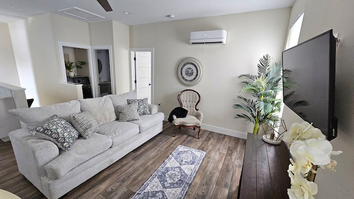 Sunset Park Loft - Tampa, FL