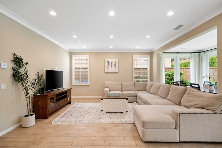 Modern 4br Irvine Home | Mainfloor Bedroom E#7572 - Irvine, CA