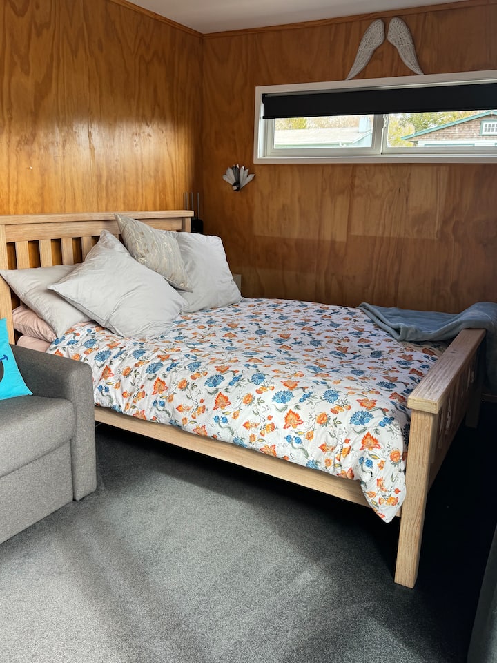 Winnie’s Small One Room. Attached To Single Garage - Inglewood