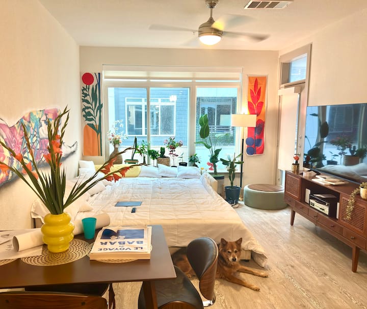 Luxury Pet Friendly Loft On Riverwalk 3-bed - San Antonio, TX