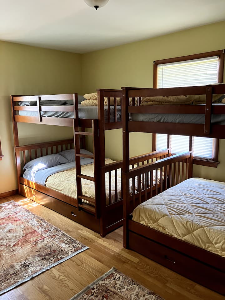 Relax And Unwind Near Top Amenities In Erie - Erie, PA