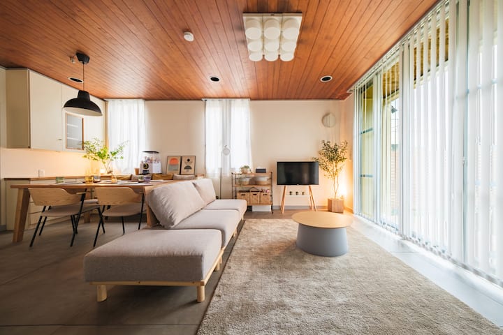 高崎駅車6分|p3台・4寝室|温泉・レジャー旅の拠点になるレトロモダン宿|ファミリー・長期も歓迎 - Takasaki