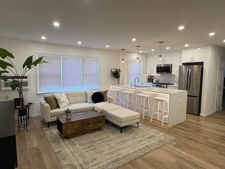 Luxury Apt W/ Ambient Lighting & Designer Comfort - Clifton, NJ