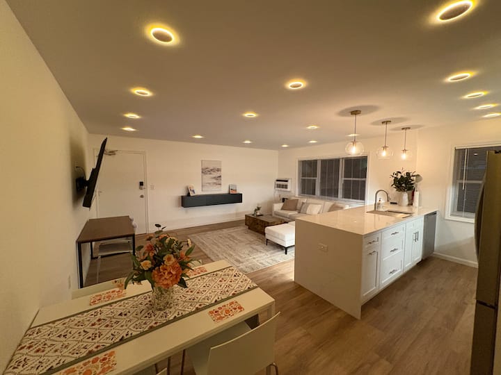 Luxury Apt W/ Ambient Lighting & Designer Comfort - Clifton, NJ