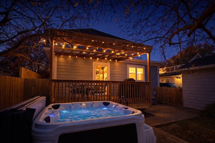 Spacious Kitchen • Walk To Downtown • Hot Tub - Fremont, NE