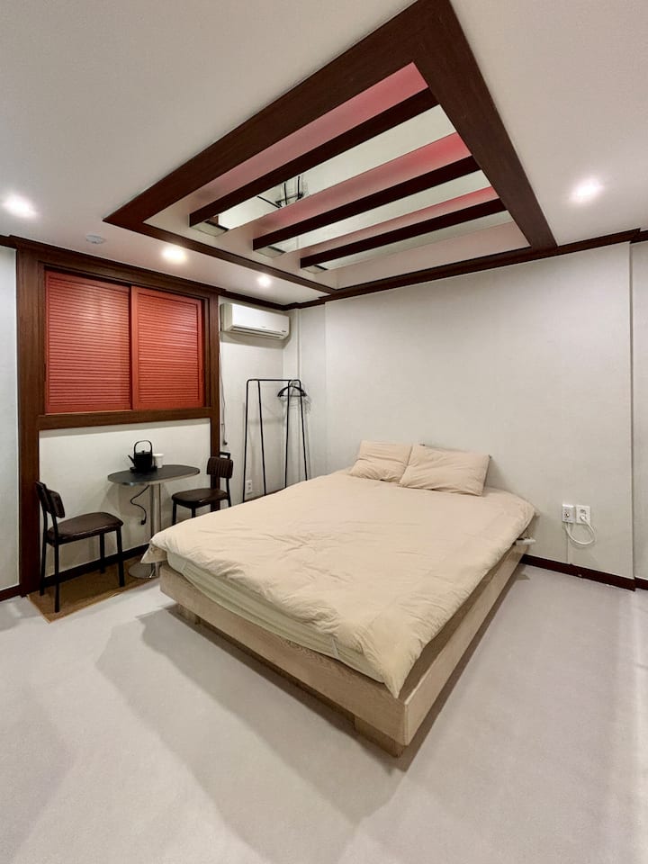 대구칠곡머니스테이2호점305호  -프리미엄룸 최대5인 -넷플리스-무료주차/맛집천국/공기좋음 - Daegu