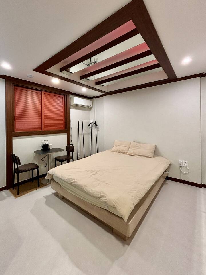 대구칠곡머니스테이2호점505호  -프리미엄룸 최대5인 -넷플리스-무료주차/맛집천국/공기좋음 - Daegu