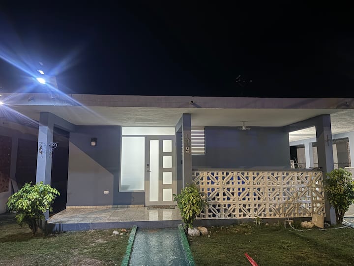 Cozy Guanica Retreat By The Bay & Malecon - Guánica